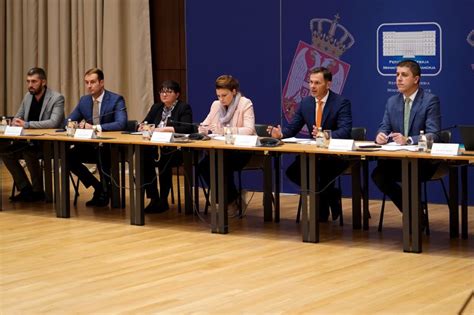 Делегација Министарства финансија предвођена првим потпредседником Владе и министром финансија