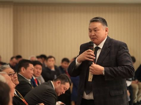 УВС АЙМГИЙН ЗАСАГ ДАРГА Д БАТСАЙХАН БИД УВСЫН БРЭНДЭЭ ОЛОН УЛСЫН ЗАХ ЗЭЭЛД ГАРГАНА