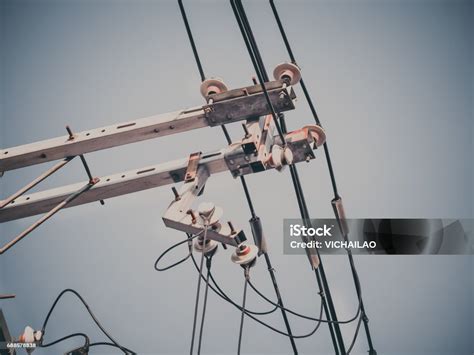 Tiang Listrik Dengan Transformator Listrik Dan Kabel Listrik Foto Stok Unduh Gambar Sekarang