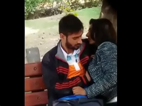 Pareja Atrapada Bes Ndose En El Parque Xvideos Com