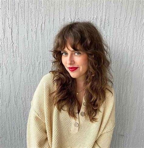 25 Best Wavy Shag Haircuts To Consider For An On Trend Look Bangs Wavy