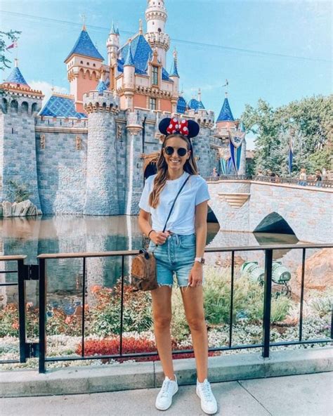 26 Cute Disneyland Outfit Ideas Youll Definitely Want To Copy That