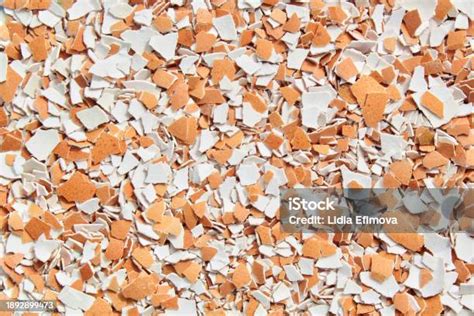 깨진 깨진 달걀 껍질 질감 배경입니다 성장을 위한 천연 수제 달걀 껍질 비료 지속 가능성 개념 퇴비 성분 칼슘 보충제 남은 음식물 찌꺼기 폐기물 제로 재활용 Diy에 대한