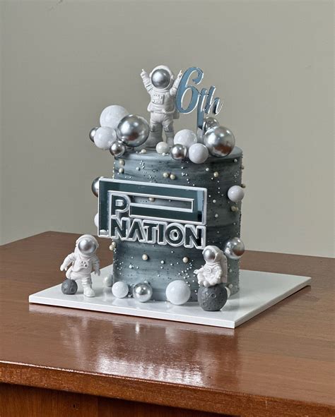 뵈르니 케이크 Ll 연예인케이크 돌케이크 성수케이크 디자인케이크 생화케이크 웨딩케이크 Beurrenycake • Instagram Photos And Videos