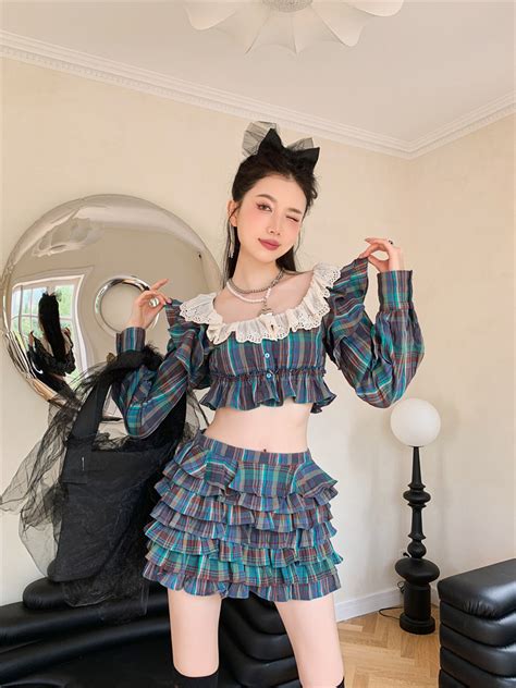 Deargod正韓女裝早秋新款甜美方領娃娃衫泡泡袖露臍荷葉邊上衣蓬蓬格子短裙套裝女 聚諾生活館 Iopen Mall