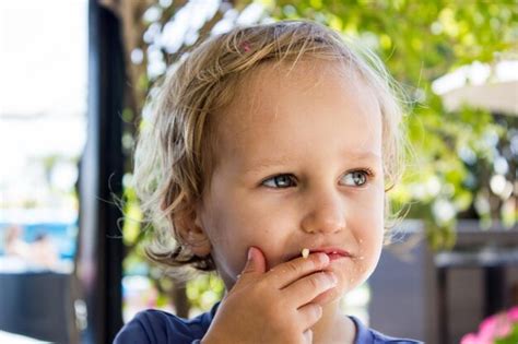 Premium Photo Close Up Of Cute Girl With Messy Mouth
