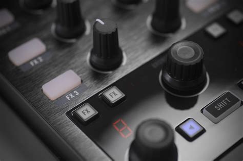 REVIEW: Traktor Kontrol X1 MK2 DJ controller – DJWORX