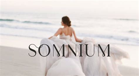 Девушка в платье на берегу моря Behance