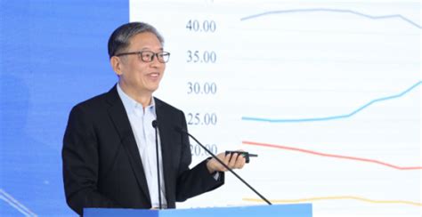 上海新金融研究院理事长屠光绍：金融科技发展助力银行贷款业务转型 服务西部金融中心建设 腾讯新闻