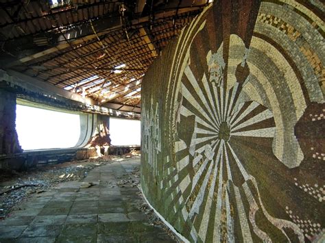 Паметникът на Бузлуджа Версия 2013 фотогалерия На ръба Peika Bg