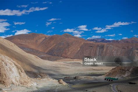 인도 히말라야 라다크 지역 인도에서 장엄한 바위 산의 전망 자연과 여행 컨셉 0명에 대한 스톡 사진 및 기타 이미지 0명 계곡 관광 Istock