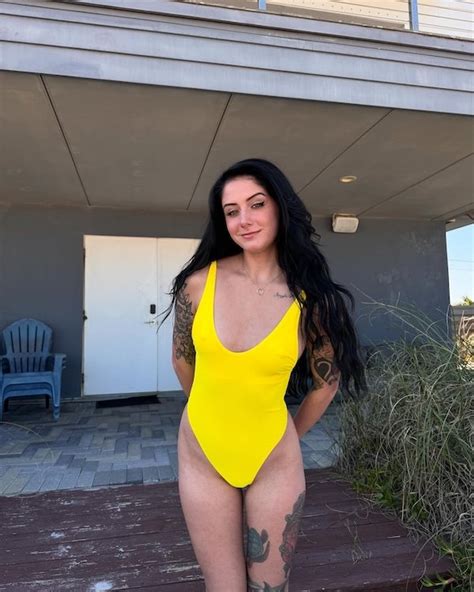 28 Sexy Friday Girls Who Are Redefining Weekend Vibes Barnorama