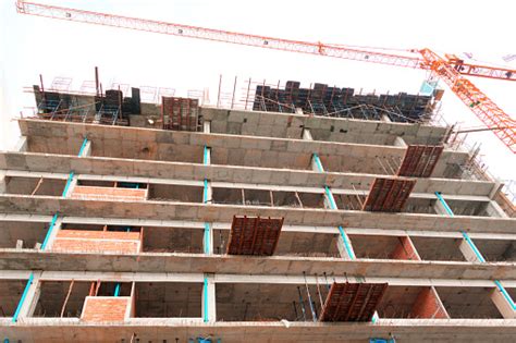 높은 큰 건설 현장에서 도시를 개발 하 고 크레인 작업 복사와 공간에 텍스트 추가 개발에 대한 스톡 사진 및 기타 이미지 개발 건물 외관 건물 정면 Istock