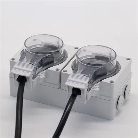 China Threaded Hex Nipple Fused Switched Mains Inlet Socket 2 Gang Uk