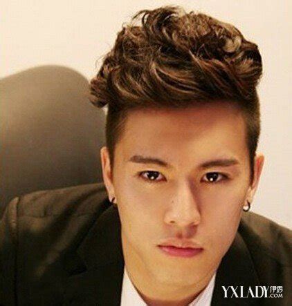 图2018男士两边推发型 打造阳光帅气男 2 2015男士两边推发型 伊秀美容网 yxlady