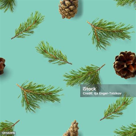 녹색 배경에 소나무 콘과 소나무 나뭇 가지에서 원활한 크리스마스 패턴 현대 소나무 콘 패턴 종이 직물 벽지 파인콘 인쇄 0명에 대한 스톡 사진 및 기타 이미지 Istock