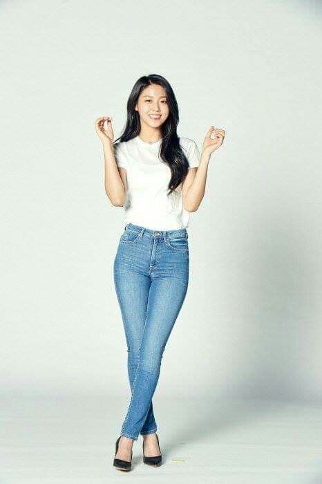 설현에 있는 하늘 무지개 벽옥님의 핀 아름다운 여자 아름다운 청바지