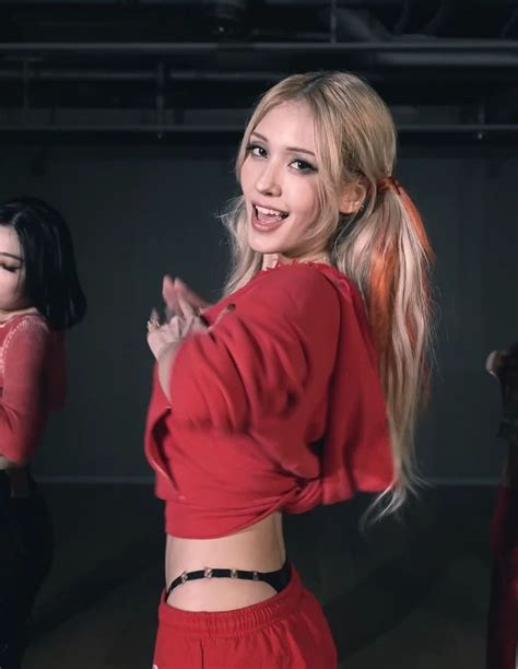 Pin Di 𝙺𝚒𝚜𝚜𝚎𝚍 𝚋𝚢 𝚝𝚑𝚎 𝚖𝚘 Su Somi Celebrità
