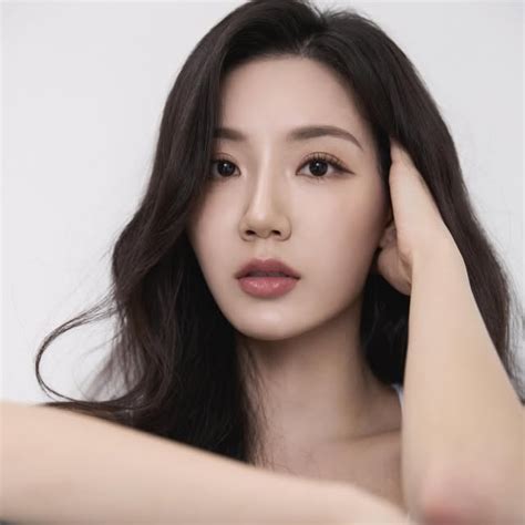 나리 Goldnari • Threads Say More