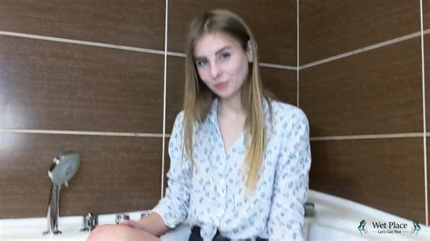 Lisa Bathing In Jacuzzi