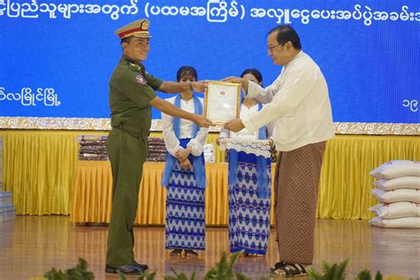 လေဘေးသင့်ပြည်သူများအတွက် ပထမအကြိမ် အလှူငွေပေးအပ်ပွဲ အခမ်းအနားသို့ မွန်ပြည်နယ် ဝန်ကြီးချုပ်နှင့