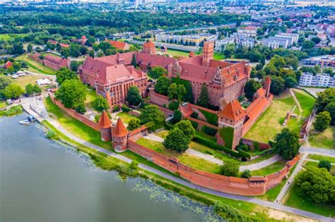 17 Impressive Gothic Castles You Should Visit Maps And Bags