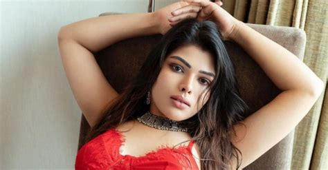 Photos பிகினியில் இளசுகளை ஈர்க்கும் மாடல் மஹிமா குப்தாவின் நச்