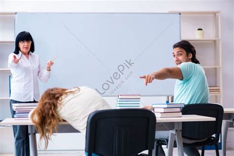 Old Teacher And Students In A Classroom Photo Picture And Hd Photos