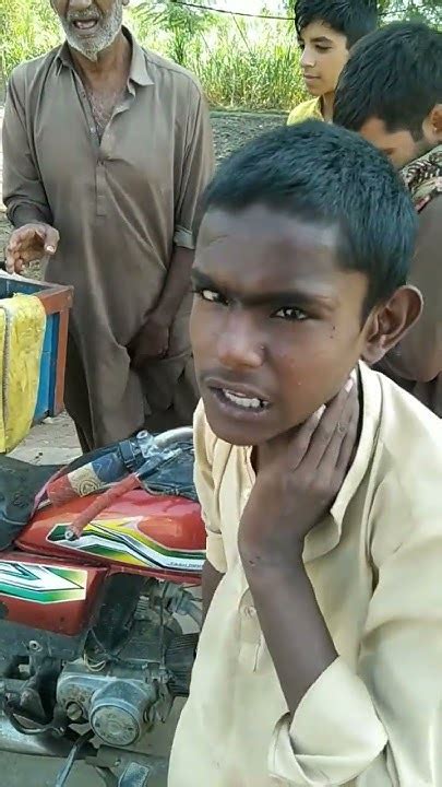 جاوید اقبال مچھلی بیچ رہا ہے Youtube