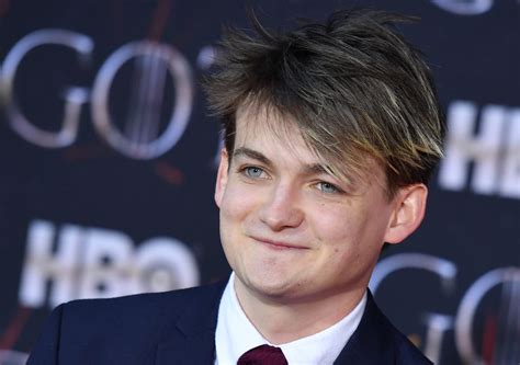 „got Star Jack Gleeson In „sex Education Nicht Wiederzuerkennen