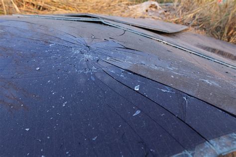 태양 전지 패널 대체 전기 소스지속 가능한 자원의 개념 그리고이 태양 전지 패널 모노 타입의 손상 건설 산업에 대한 스톡 사진 및 기타 이미지 Istock