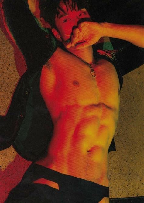 ปักพินโดย Xxx ใน Ref ในปี 2025 สไตล์หนุ่มๆ โพสท่า การสเก็ตภาพท่าทาง