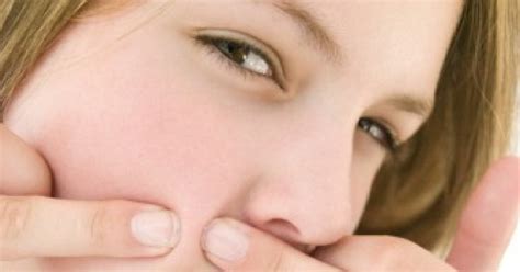 울퉁불퉁 피부손상부위 간단한 케어로 빛나는 물광피부를 만들 수 있다