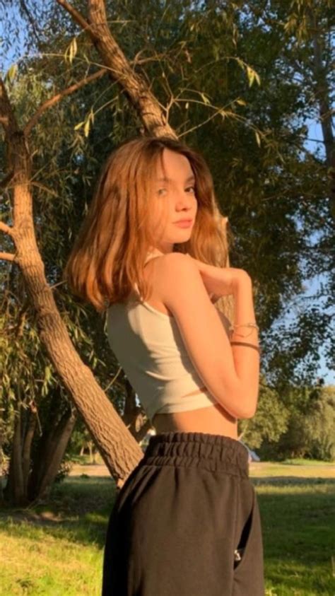 Пин от пользователя 🥨𝑀𝑘𝑗𝑗𝑛ℎ𝑦 ℎ𝑦𝑡ℎ𝑔♡︎ на доске Ваши пины Модельные позы Фотографии девочек