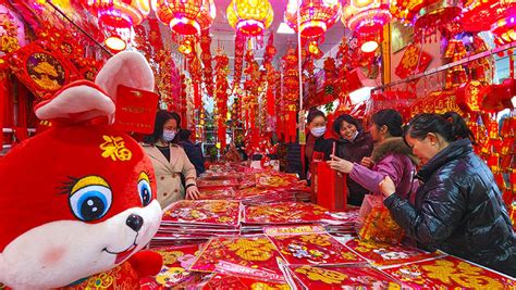 人民日報 People s Daily on Twitter 備年貨 迎新春春節臨近各地年貨市場紅紅火火人們忙著選購年貨喜迎新春