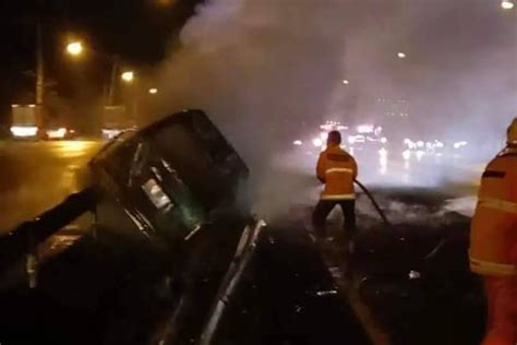 Photo Gallery สยองคลอกดับ 11 ศพ รถตู้ตกร่องถนนมิตรภาพโคราช ไฟลุกท่วมสังเวยหมู่ หนีตายรอด 1 ราย