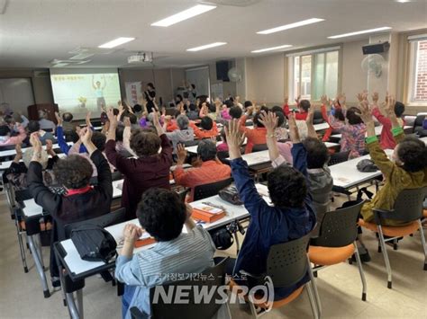 부여군 임천노인대학생 70명 대상으로 ‘치매예방교육 실시 뉴스로