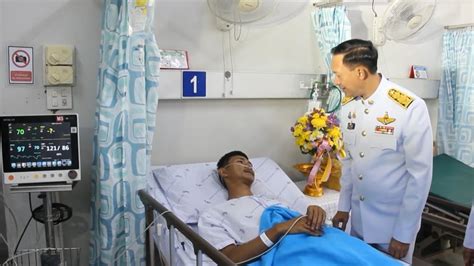 ข่าวพระบาทสมเด็จพระเจ้าอยู่หัว และสมเด็จพระนางเจ้า ฯ พระบรมราชินี พระราชทานดอกไม้และตะกร้าสิ่ง