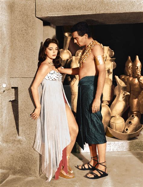 Голая Джоан Коллинз в Land Of The Pharaohs