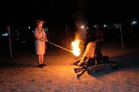ประธานพิธีเปิดการชุมนุมรอบกองไฟค่ายพักแรมลูกเสือ เนตรนารี สำนักงานเขตพื้นที่การศึกษาประถม