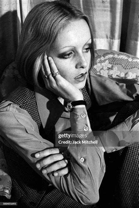 Iconic 1960s Fashion Model Twiggy Photographed In Manhattan In 1971