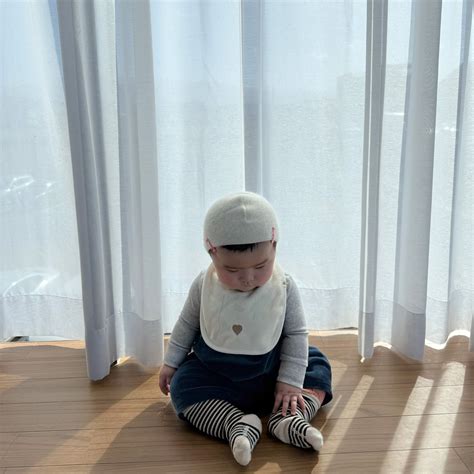 홍은영 육아가 본업인 사람 🕊️ D225 볼빵빵 터질것같은 너의볼쨜 이제 이유식도 중기로 넘어가고 먹을 수 있는 간식도 늘어나고 그만큼 몸무게도 볼살도