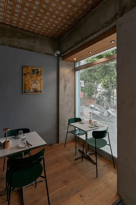 우드톤 빈티지 분위기 8평 양식 비스트로 레스토랑 인테리어 성동구 성수동