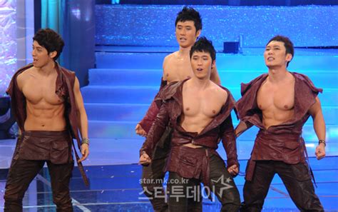 포토 짐승돌 근육질 몸매 끝을 보여주마 매일경제