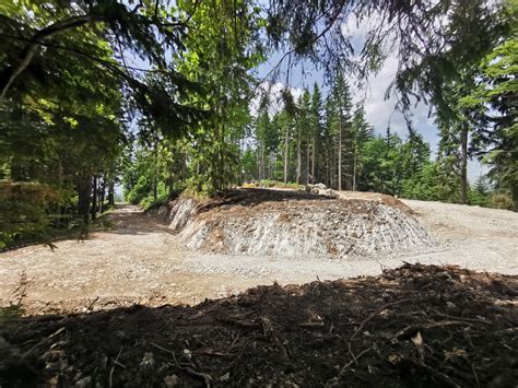 Pohodnikom Na Uršljo Goro Je Najemnica Sonja Podbregar Zlezla Pod Kožo