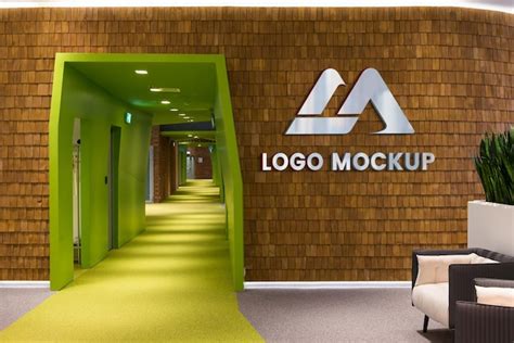 Серебряный макет логотипа на стене офиса Премиум Psd Файл