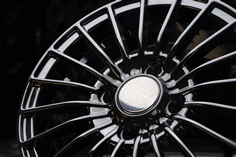 주조 알루미늄 디스크 합금 휠 현대 검은 배경에 클로즈업 스포크와 림 가벼운에 대한 스톡 사진 및 기타 이미지 가벼운 교통수단 디스크 Istock