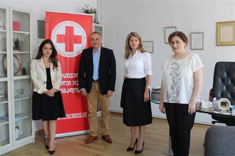 For English Scroll Down⤵️ 🇮🇱🇬🇪 საქართველოს წითელი ჯვრის საზოგადოების სათავო ოფისს ისრაელის ელჩი