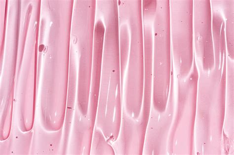 화장품의 젤 질감을 닫습니다 거품이 있는 분홍색 배경에 투명한 크림 매크로 사진 흐림 및 선택적 초점 0명에 대한 스톡 사진 및 기타 이미지 Istock