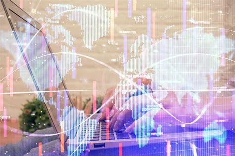 컴퓨터 및 비즈니스 테마 홀로그램 드로잉에 입력 하는 여자 손의 이중 노출 성공 개념 Brand Name Online Messaging Platform에 대한 스톡 사진 및